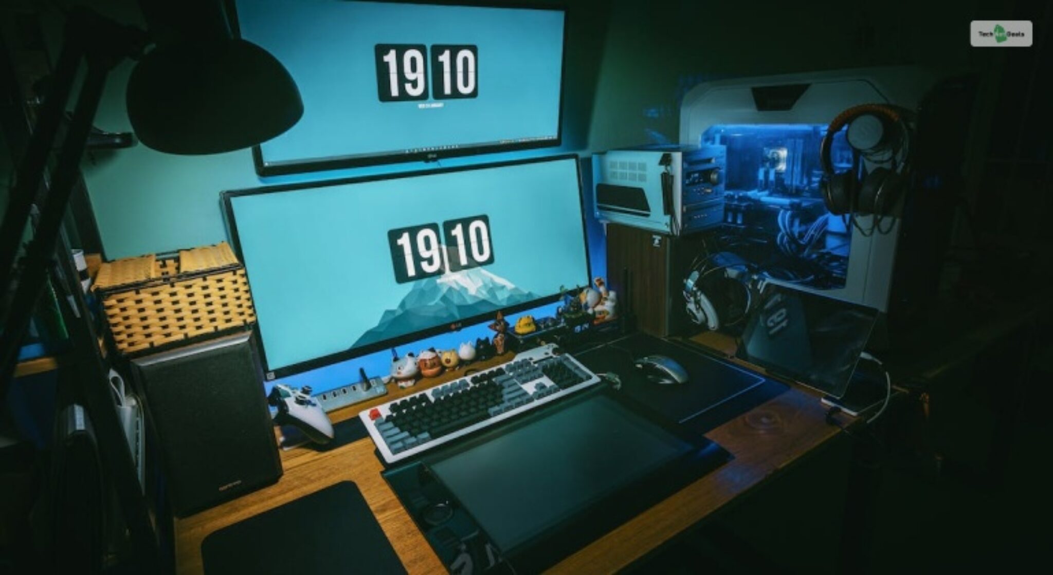 13 Best Small Gaming Desks For Your Epic Gaming Cave In 2024!